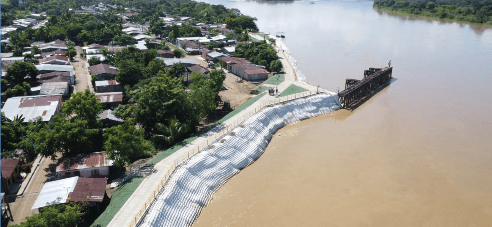 Obras de protección de orillas con geotextiles de alto desempeño ...