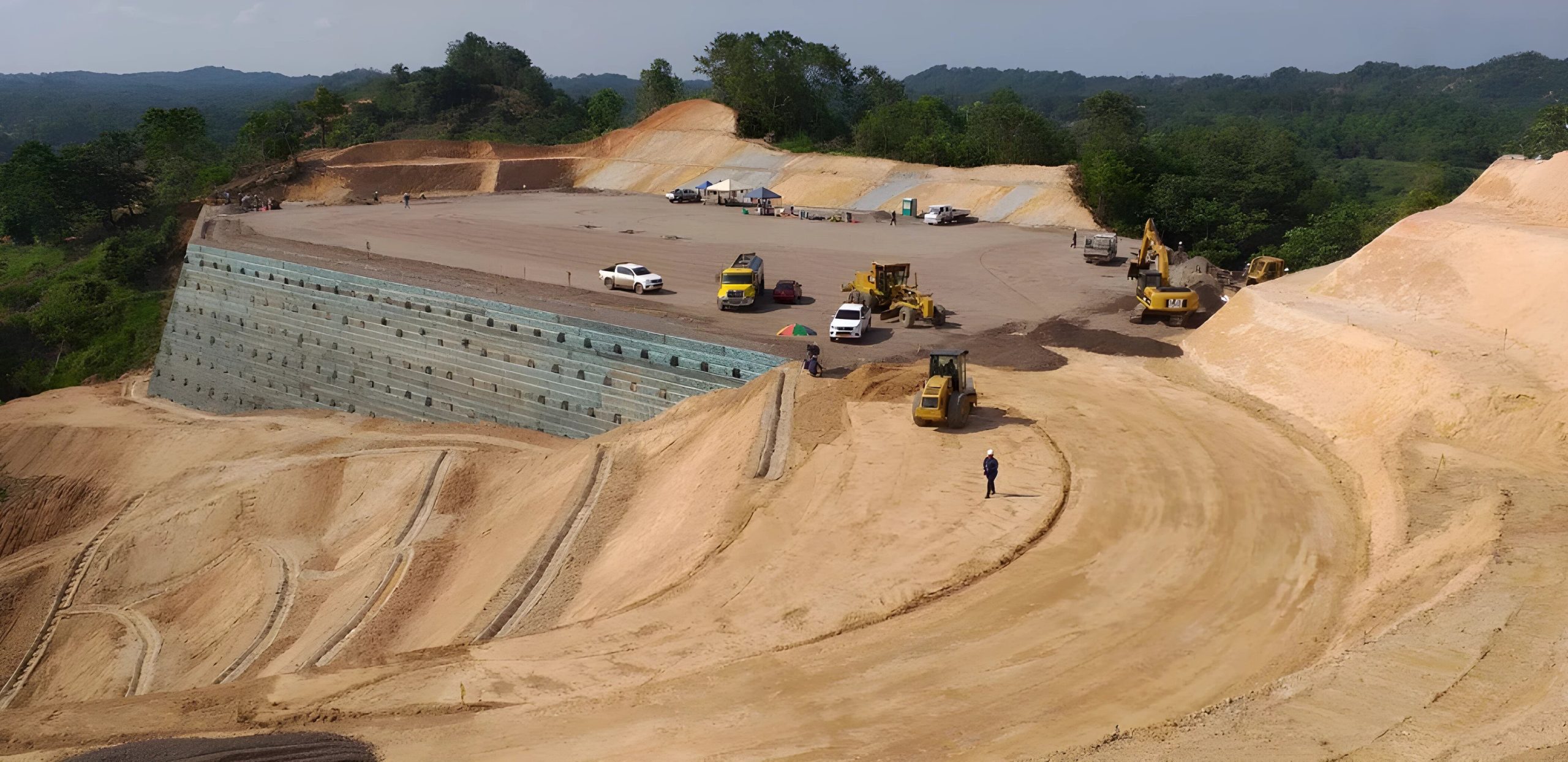Construcción de muros de contención con suelo reforzado - Geomatrix